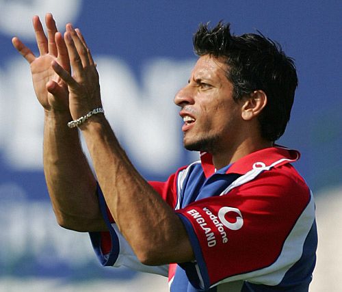 Sajid Mahmood keeps his eye on the ball | ESPNcricinfo.com