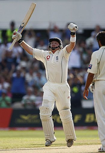 Ian Bell reaches a brilliant hundred | ESPNcricinfo.com