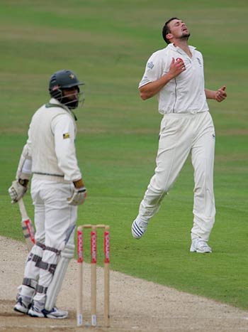 Mohammad Yousuf survives a nervous moment against Steve Harmison | ESPNcricinfo.com