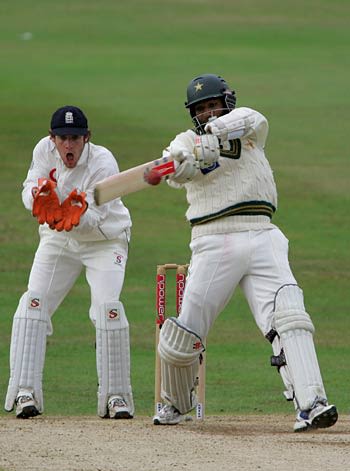 Mohammad Yousuf lays into a short ball | ESPNcricinfo.com