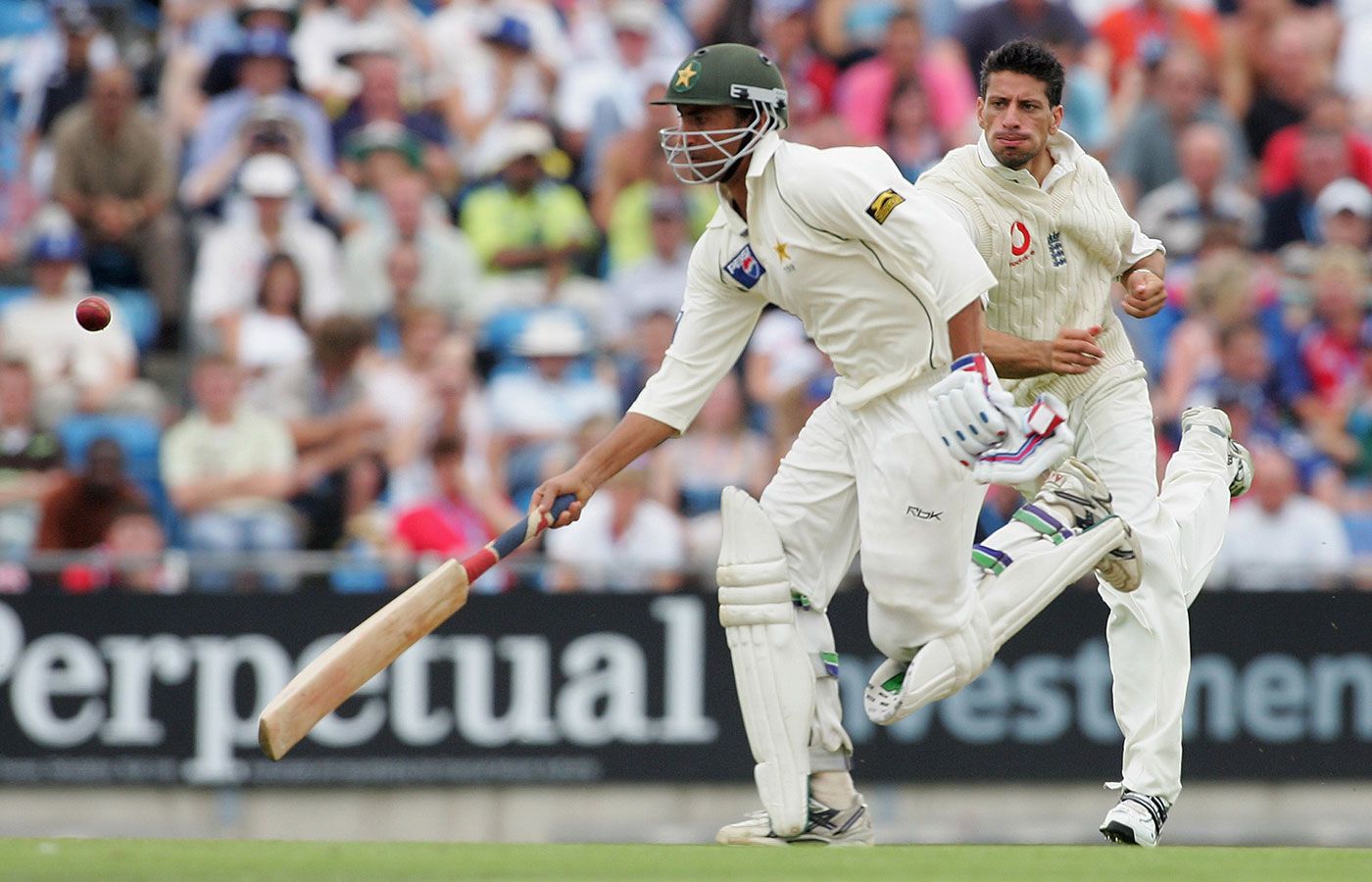 Sajid Mahmood's throw beats Younis Khan | ESPNcricinfo.com