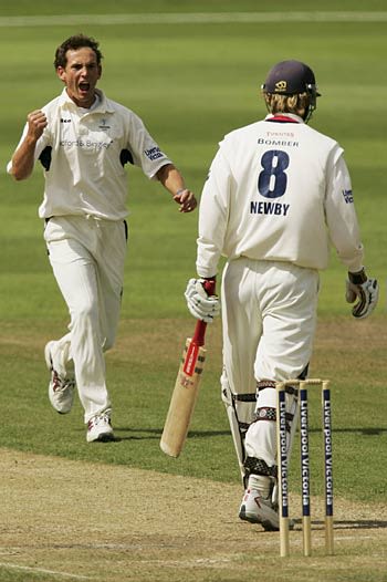 Deon Kruis removes Oliver Newby | ESPNcricinfo.com