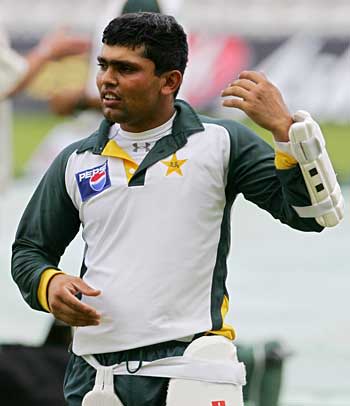 Kamran Akmal prepares for a net | ESPNcricinfo.com