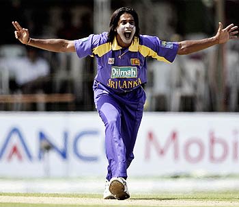 Chaminda Vaas anticipates a wicket off his first ball | ESPNcricinfo.com