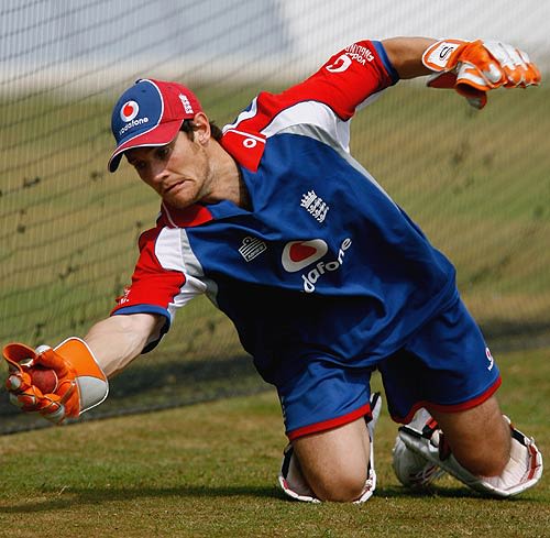 Chris Read dives during practice | ESPNcricinfo.com
