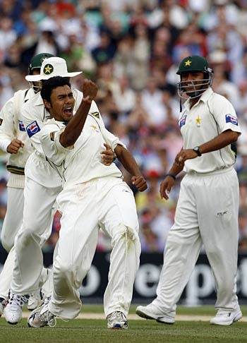 Ball tampering overshadows fourth day | ESPNcricinfo.com