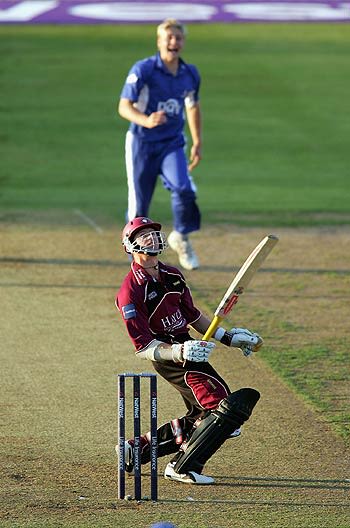 Lance Klusener top edges Luke Wright for four | ESPNcricinfo.com