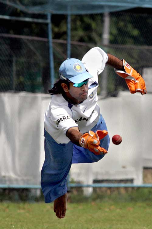 Mahendra Singh Dhoni dives for a catch in training | ESPNcricinfo.com
