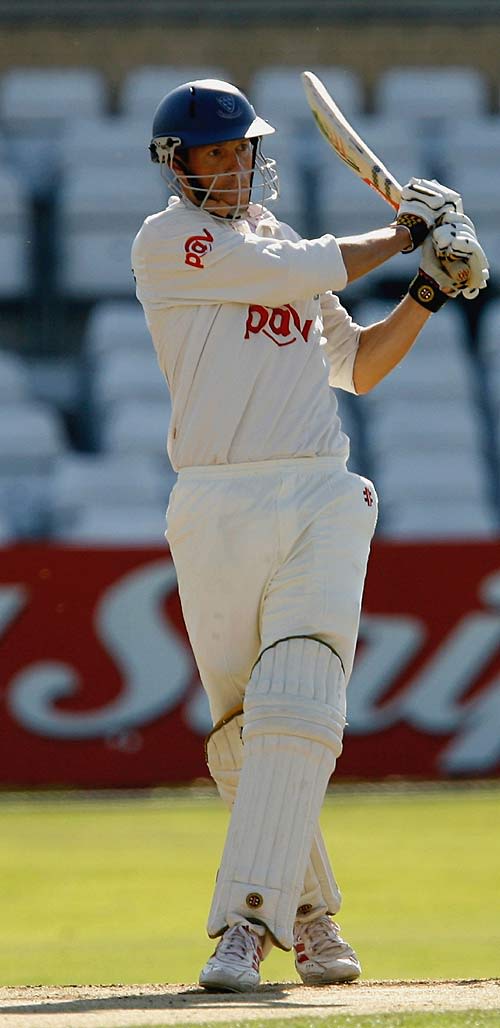 Robin Martin-Jenkins pulls powerfully | ESPNcricinfo.com