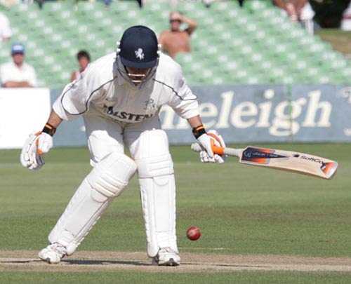 Geraint Jones struck in the nether regions | ESPNcricinfo.com