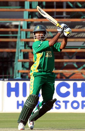 Loots Bosman hammers one square | ESPNcricinfo.com