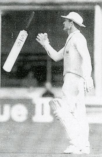 Clive Rice trudges off as Notts' title hopes disappear | ESPNcricinfo.com