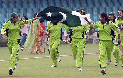 Pakistan celebrate their victory against Hong Kong | ESPNcricinfo.com
