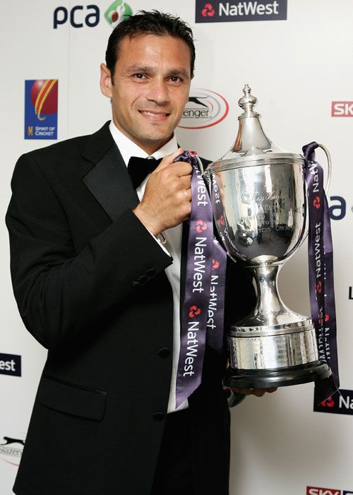 Mark Ramprakash with the PCA Player of the Year award for 2006 ...