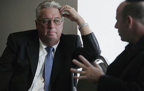 Bob Woolmer listens to Simon Hughes | ESPNcricinfo.com
