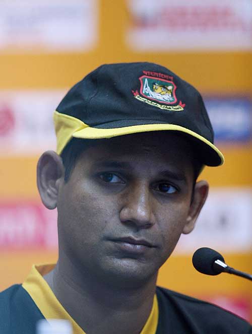 Habibul Bashar goes through a press conference after arriving in India ...