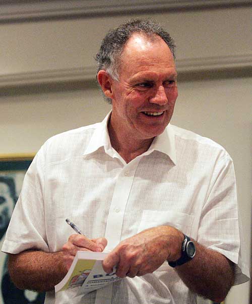 Greg Chappell signs copies of his new book | ESPNcricinfo.com
