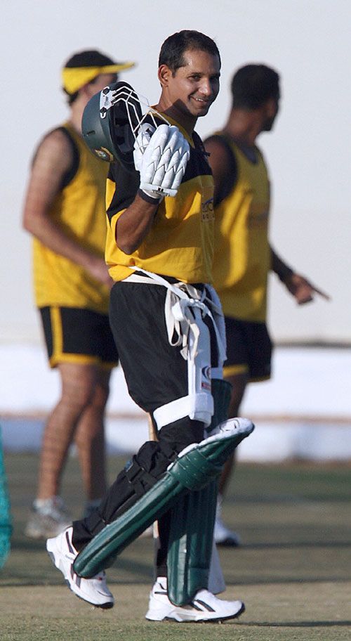 A relaxed Habibul Bashar in the nets | ESPNcricinfo.com