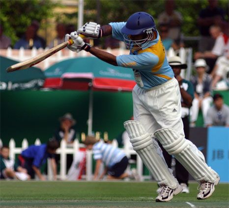 Robin Singh batting at the 2005 Cathay Pacific / Standard Chartered ...