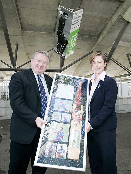 David Collier with Claire Taylor | ESPNcricinfo.com