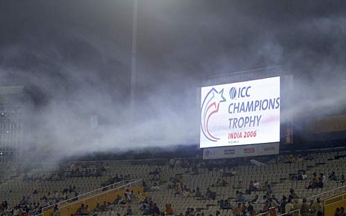 Smog envelopes the ground at Mohali | ESPNcricinfo.com