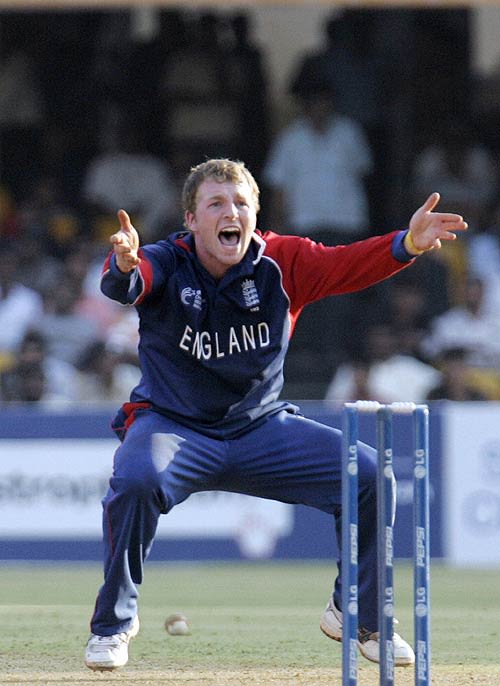 "Mate, for the love of God!" Jamie Dalrymple begs for a wicket ...
