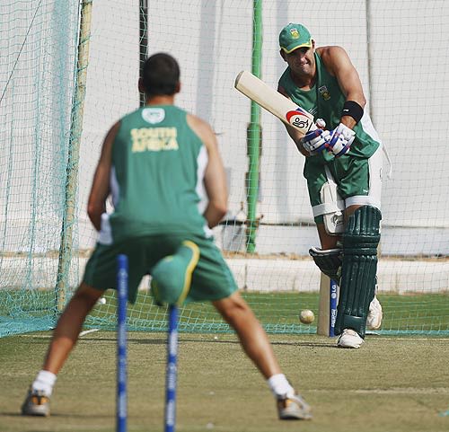 Justin Kemp practises his footwork against spin | ESPNcricinfo.com