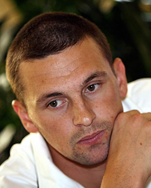 Steve Harmison poses for the cameras at the Sydney Cricket Ground ...