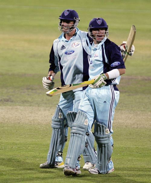 Brad Haddin and Aaron Bird celebrate victory | ESPNcricinfo.com