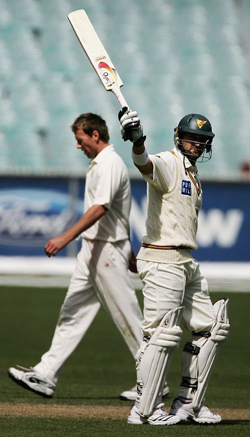 Michael Di Venuto celebrates his hundred | ESPNcricinfo.com
