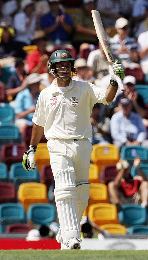 Ricky Ponting acknowledges applause for his fifty | ESPNcricinfo.com
