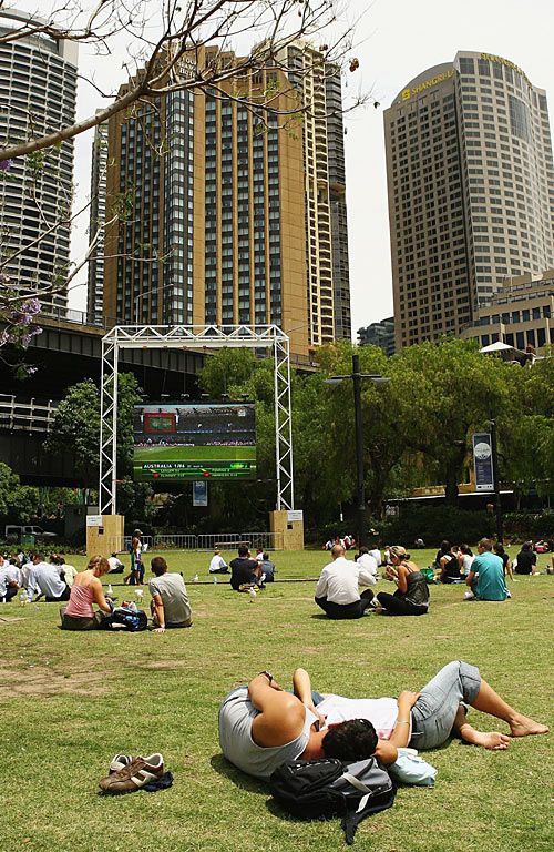 Fans in Sydney enjoy the cricket on the big screen | ESPNcricinfo.com