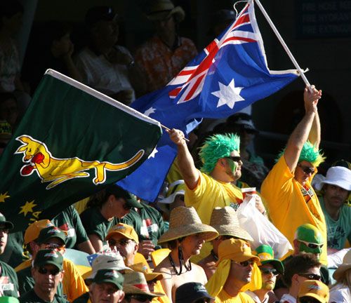 The Australian crowd enjoy their team's performance | ESPNcricinfo.com