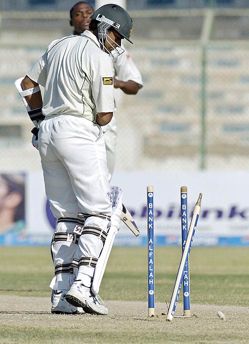 Daren Powell cleans up Shahid Nazir early | ESPNcricinfo.com