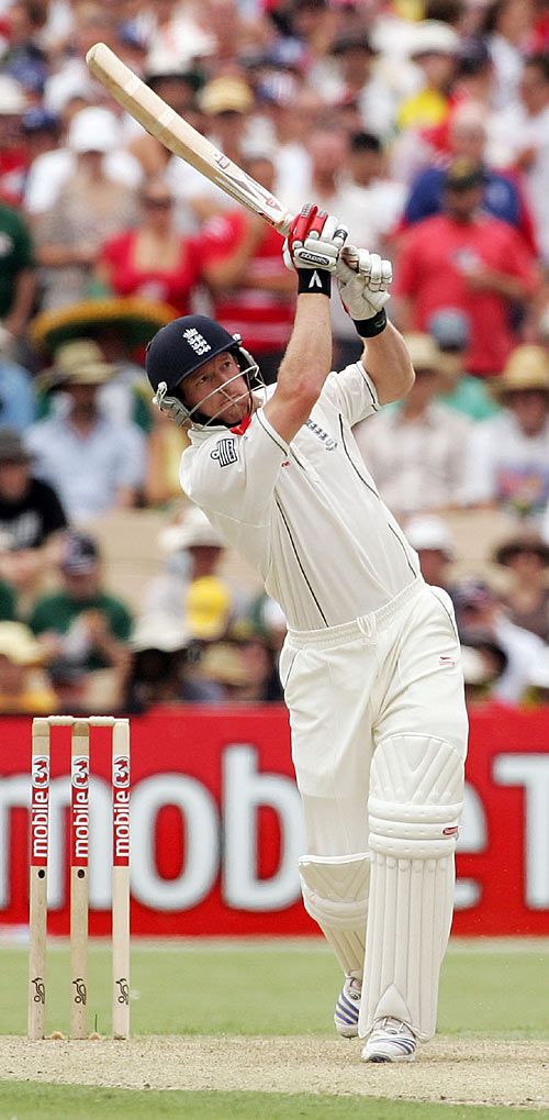 Paul Collingwood lofts Shane Warne over his head | ESPNcricinfo.com Paul Collingwood lofts Shane Warne over his head | ESPNcricinfo.com