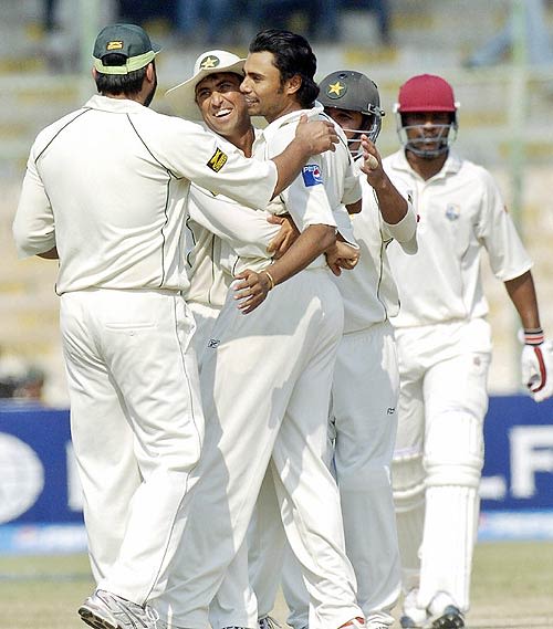 Danish Kaneria and the rest celebrate the fall of Runako Morton | ESPNcricinfo.com