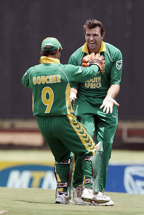 Mark Boucher and Justin Kemp celebrate a wicket | ESPNcricinfo.com