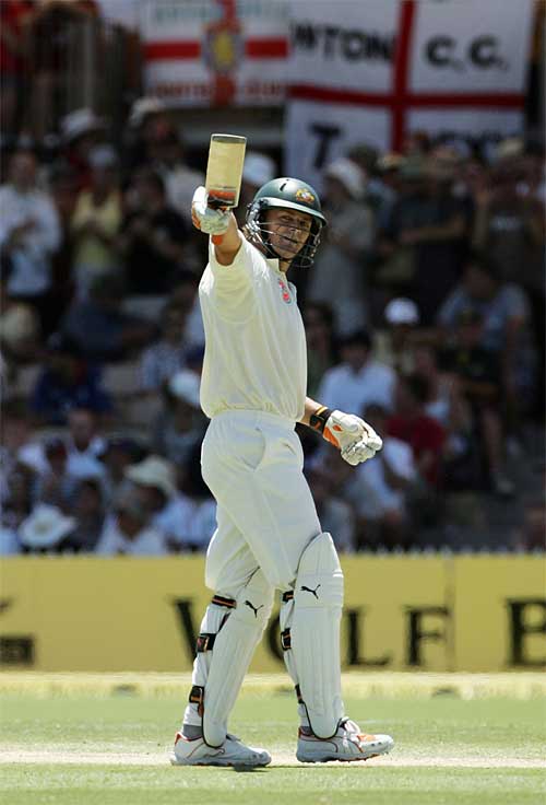 Adam Gilchrist takes the applause for his 70-ball fifty | ESPNcricinfo.com