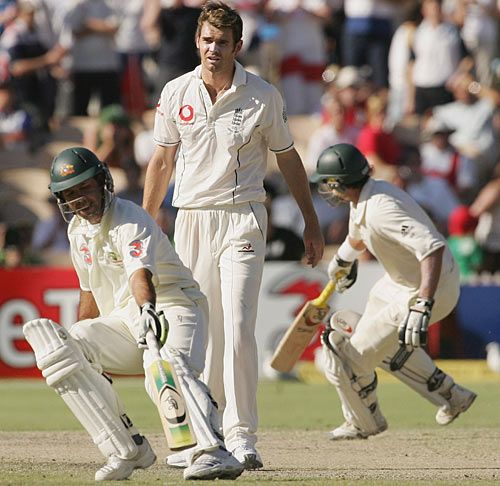 Ricky Ponting steals a single off James Anderson | ESPNcricinfo.com