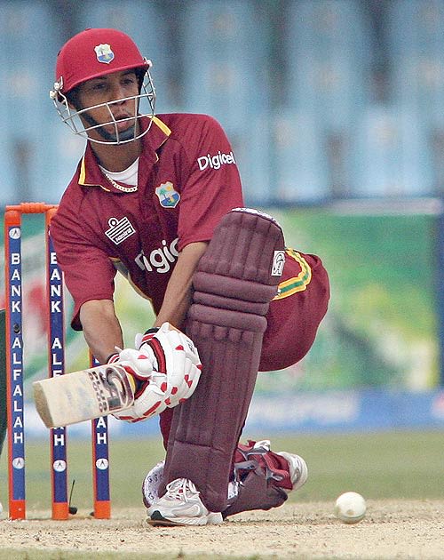 Lendl Simmons sweeps en route to his 70 | ESPNcricinfo.com