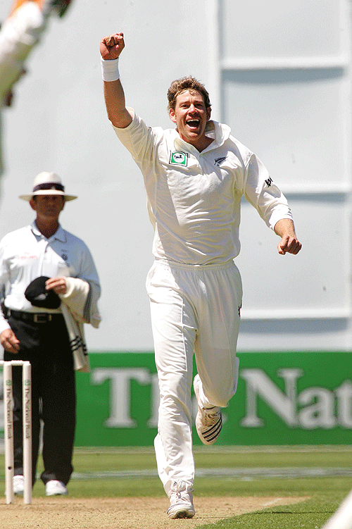 Jacob Oram celebrates the wicket of Chamara Kapugedera | ESPNcricinfo.com