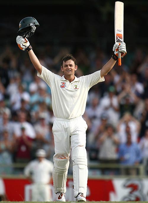 Adam Gilchrist celebrates reaching the second-fastest century in Test ...
