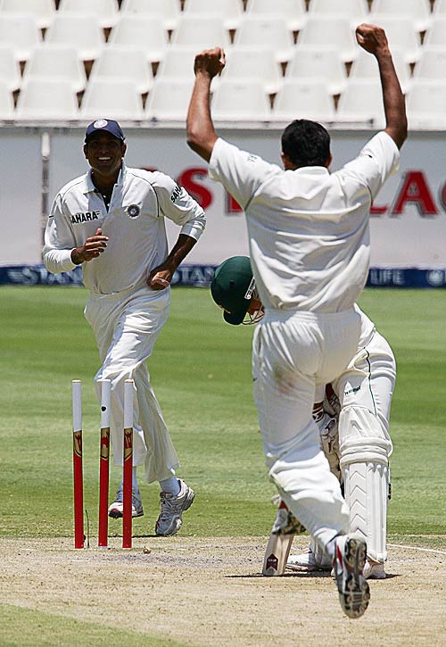 Shaun Pollock swings, misses and Anil Kumble is delighted | ESPNcricinfo.com