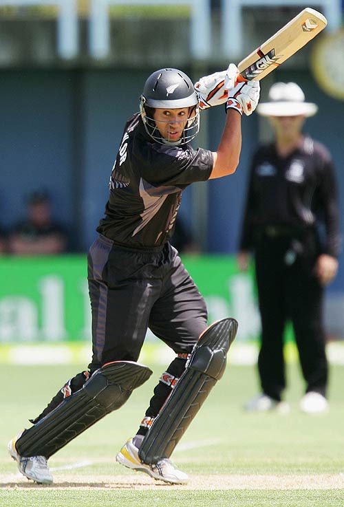Ross Taylor drives during his aggressive innings | ESPNcricinfo.com