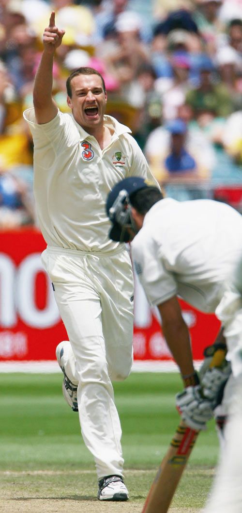 Breakthrough! Stuart Clark bowls Alastair Cook | ESPNcricinfo.com