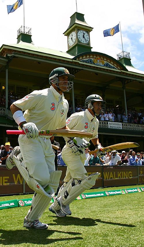 Matthew Hayden and Justin Langer jog out to bat | ESPNcricinfo.com