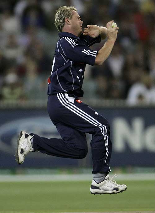 Mick Lewis took four wickets to guide Victoria to Twenty20 glory ...