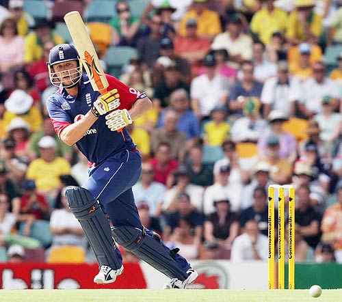 Andrew Flintoff sets off for a run | ESPNcricinfo.com
