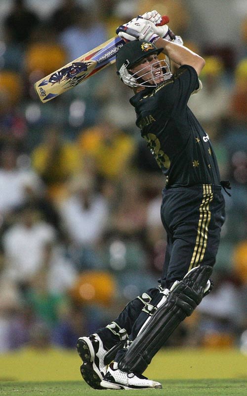 Brett Lee played a crucial hand with the bat, making an unbeaten 20 ...