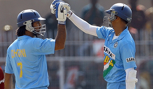 Rahul Dravid and Mahendra Singh Dhoni shared an unbeaten fourth-wicket ...